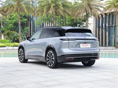 蔚来es6外观实拍高清大图 蔚来es6 2025款 75kwh月辉银第4张图片大全 太平洋汽车