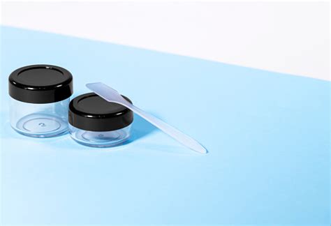 메이크업 화장품용 플라스틱 클리어 여행 병 크림 주걱이 있는 로션 현대 여행 개념 공간을 복사합니다 운반용 용기 개인 장식품에 대한 스톡 사진 및 기타 이미지 Istock