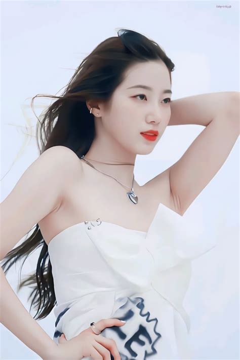 Itzy Yunas Thin Smooth And Clear Armpits R Kpoparmpit