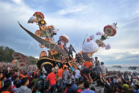 Puncak Festival Hoyak Tabuik Antara Foto