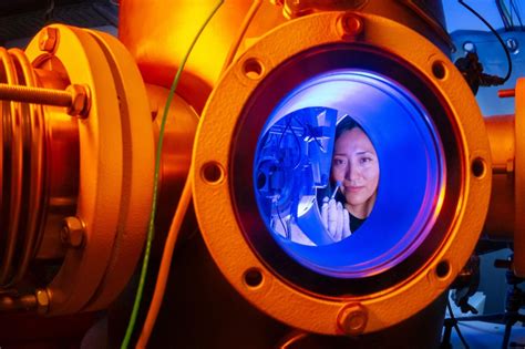 New Etching Technique For Combining Electronics And Photonics Pic