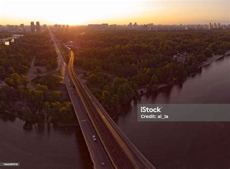 지하철 다리와 드니프로 강 우크라이나 키예프 도시 공중 보기 0명에 대한 스톡 사진 및 기타 이미지 0명 Multicopter 강 Istock