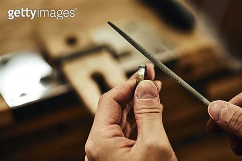 장인 창조적직업 반지 쥬얼리 액세서리 맞춤제작 상태 공방 작업장 공예 이미지 Jv12389826