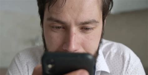 უმუშევარი ძმა დედის ხარჯზე ცხოვრობდა სანამ დედა შემთხვევით სახლში არ დაბრუნდა რჩევები ვივიენისგან