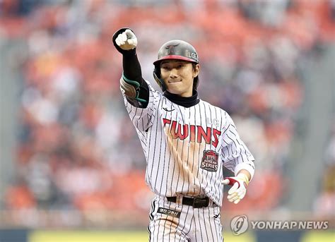 Lead Twins Pound Eagles To Open Korean Series Yonhap News Agency