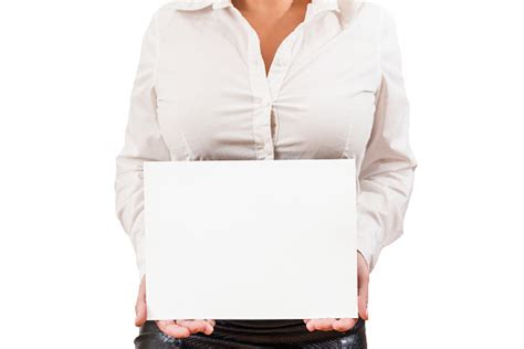 하얀 블라우스와 검은 치마 복사 공간을 가진 빈 흰 종이 들고 있는 여자 오피스 스타일입니다 A4 용지에 대한 스톡 사진 및 기타 이미지 Istock