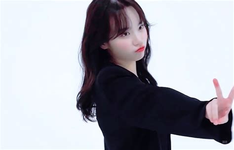 [wc To Chaes Universe]에 있는 Chaewon 김채원 Pupu 🐯님의 핀