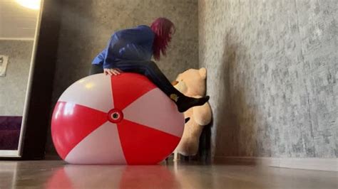 Bouncing On New Beachball Queenofballoonss Clips Sale