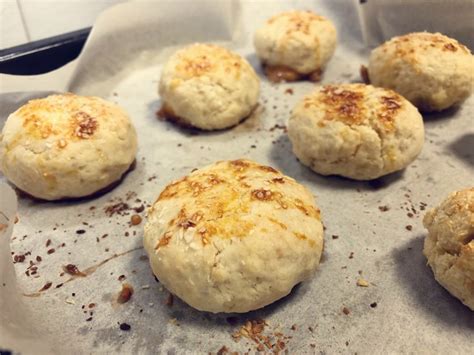 【皮薄馅大的桂圆椰蓉月饼（含无油椰蓉馅做法；不用转化糖浆和枧水）的做法步骤图】蜜桃猴 下厨房