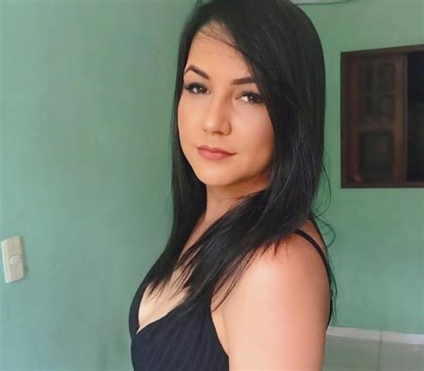 Banda Capim Com Mel Apresenta Nova Cantora