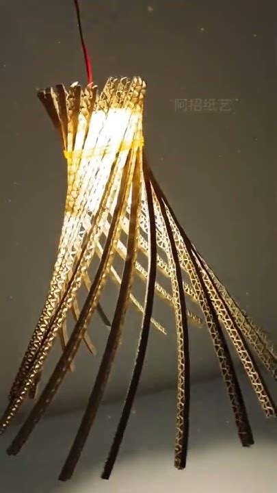 纸壳创意小夜灯 瓦楞纸壳diy手工艺术小夜灯，废旧纸箱别扔，变废为宝化腐朽为神奇，做个闭月羞花小夜灯她不香吗？小夜灯 东方美学 手工diy 变废为宝 发现生活发现美 Dou小助手