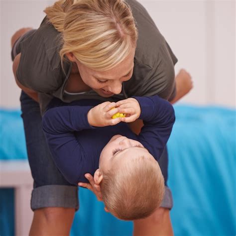 ¿qué Es Más Fuerte Que El Amor De Una Madre Una Foto Recortada De Una