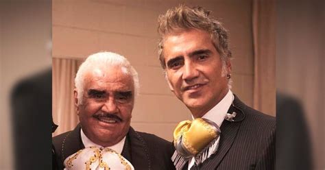 Alejandro Fern Ndez Llora Al Recordar A Vicente Durante Un Concierto