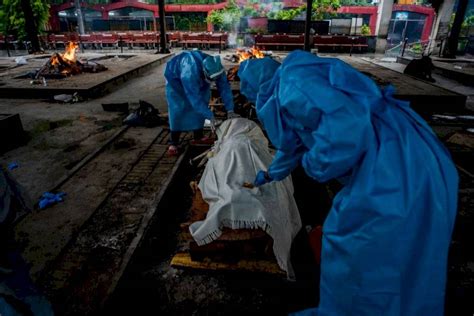 El Presidente Es Imbecil — Charming Lidia