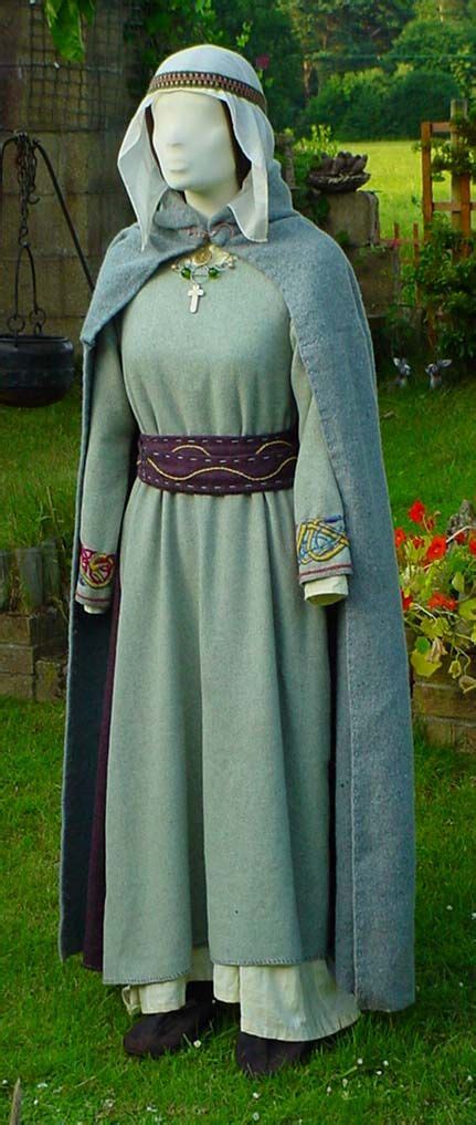 Anglo Saxon 8th Century I Wish The Hem Of The Overgown Was A Little