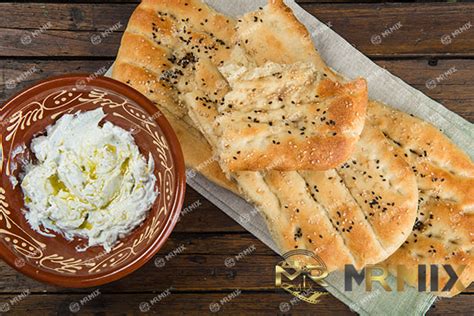 عکس نان بربری و کاسه ماست عکس استوک