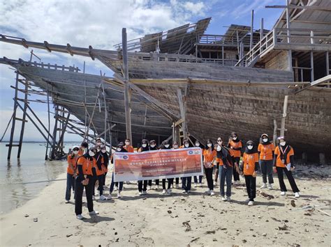 Romiz Ahmad Rizaldi 2046064