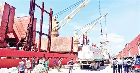 မြန်မာနိုင်ငံမှ ပြည်ပသို့ ဆန်တင်ပို့မှုများနှင့် စက်သုံးဆီတင်သင်္ဘောမ