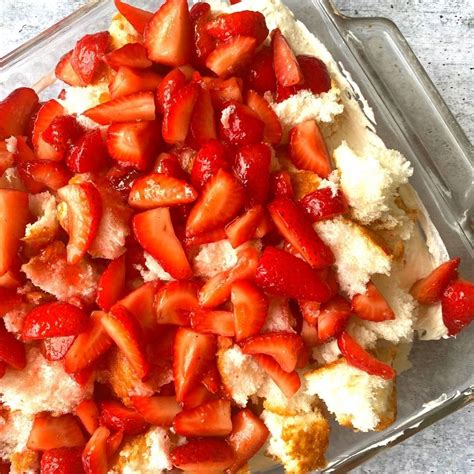 Strawberry Angel Food Cake With Fresh Strawberries And Cream Easy Side