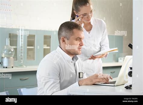 Male And Female Scientists Working In Laboratory Stock Photo Alamy