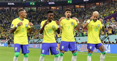 맨유 출신 킨 “브라질 댄스 세리머니 무례…춤 경연 대회 아냐”