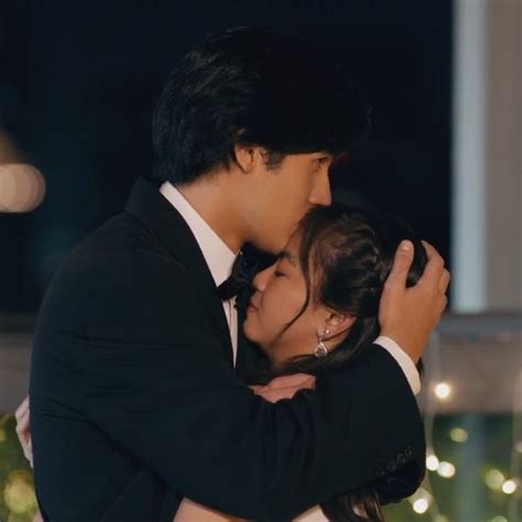 The Forehead Kiss Cute Couples In Love Kissing Couples Couples Kiss