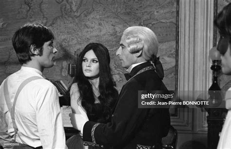 Brigitte Bardot Et Alain Delon Lors Du Tournage Du Film Histoires