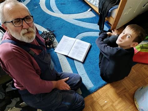 💻 Grandfather Veteran Programmer And Grandson Discussing Assembler 😂😅