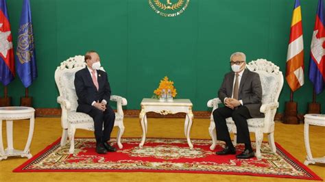 ឯកឧត្តម អូន ព័ន្ធមុនីរ័ត្ន អំពាវនាវ និង លើក ទឹក ចិ ត្ត ដ ល់ ក្រសួង ស្ថាប័នរដ្ឋ ក្រុមហ៊ុនឯកជន និ