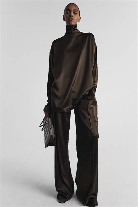 Phoebe Philo Edit 2 Delivery 3 In 2025 Street Style Chic Girls Fashion Clothes Hijabi