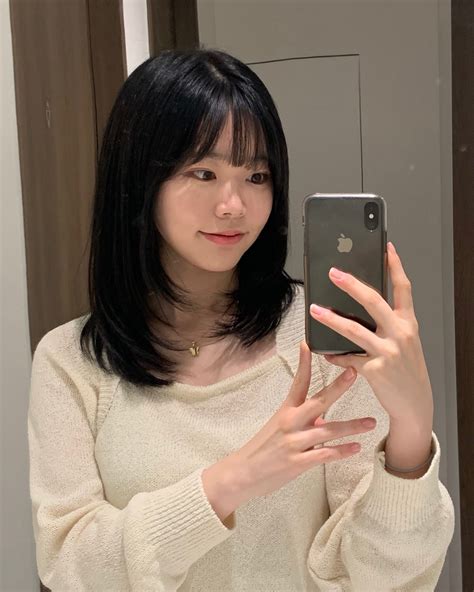 중단발 • 레이어드컷 • 반포미용실ㅣ준오헤어 반포원베일리점 이서 부드럽게 감기는 중단발 허그펌 얼굴형에 어울리는