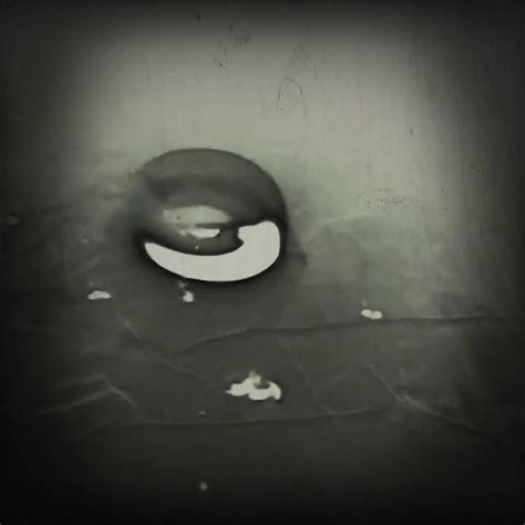 Малка черна дупка в басейн Youtube