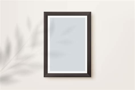 전면에서 밝은 벽에 걸려 있는 사실적인 빈 그림 프레임 모의 구성을 위한 디자인 템플릿입니다 0명에 대한 스톡 벡터 아트 및 기타 이미지 Istock