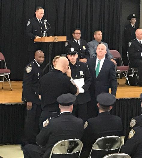 Nypd Cop Indicted For Allegedly Punching Unruly Man In Apple Store
