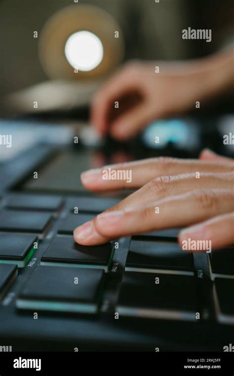 Controller Midi Hi Res Stock Photography And Images Alamy