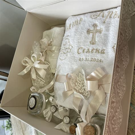 Комплект за кръщене в бежово и екрю