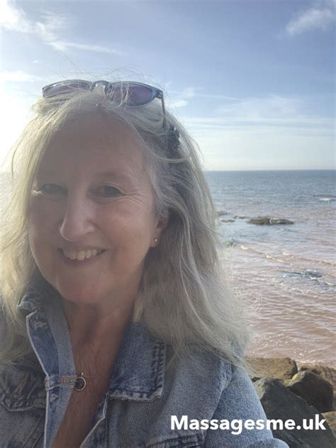 Professional Qualified Massage Therapist Offers Ho Penn Fields