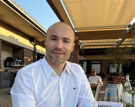 Danas Se ženi Aca Sofronijević Evo šta Radi Pre Nego što Krene Po Mladu