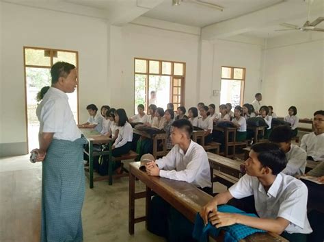 ဆိပ်ဖြူမြို့နယ်တွင် ကျောင်းနေအရွယ်ကလေးများ အခြေခံပညာကျောင်းများအသီးသီး
