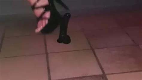 睾丸虐待 Xhamster