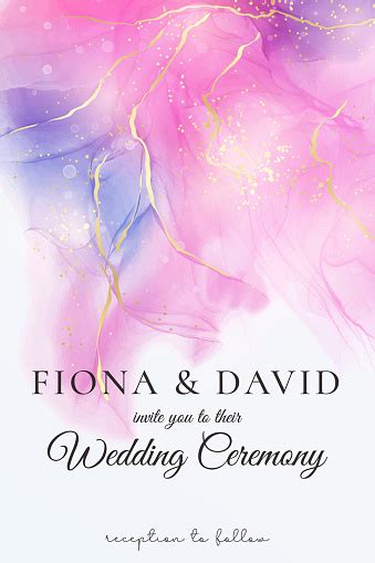 보라색 장미와 라벤더 액체 대리석 배경은 금줄무늬와 반짝이 먼지 파스텔 핑크 바이올렛 수채화 드로잉 효과 웨딩 초대를 위한 골드