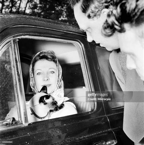Vivien Leigh Leaving Her Flat At 54 Eaton Square Tonight At 6 15 Pm