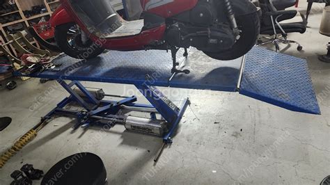 오토바이 정비리프트 헤스본 공압 리프트 오토바이 용품 중고나라