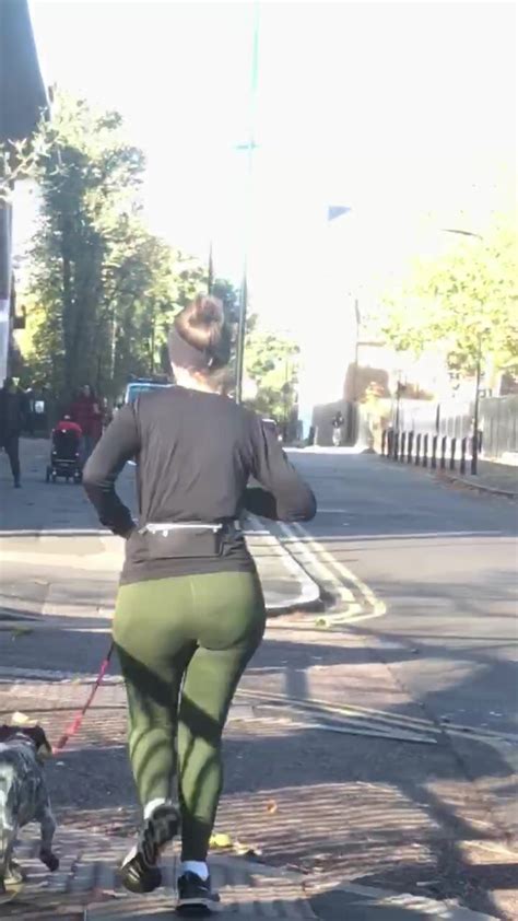 Fit Pawg In Green Leggings