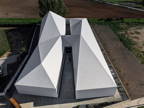 Ngnp Arquitectos Uses Faceted Roof To Define Offices For Startups