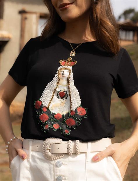 T Shirt Nossa Senhora De Fátima Glitter Com Pedrarias Bordada À Mão