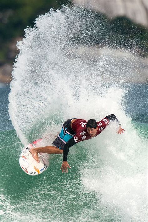 Gabriel Medina tem aval para captar R mi em verba pública para Instituto Esporte UOL Esporte