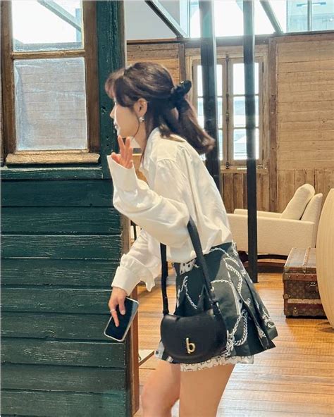 기은세 눈 호강 실컷한 성수동 나들이 블라우스 미니스커트 패션 스타와 패션 기은세 눈 호강 실컷한 성수동 나들이 블라우스 미니스커트 패션 스타와 패션