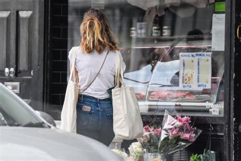 Lily James Its My Duty To Post Her Booty Naked Porn Pic Xpicsly