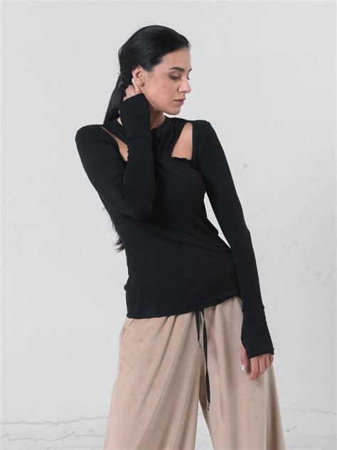 Open Front Cut Out Top Metamorphoza